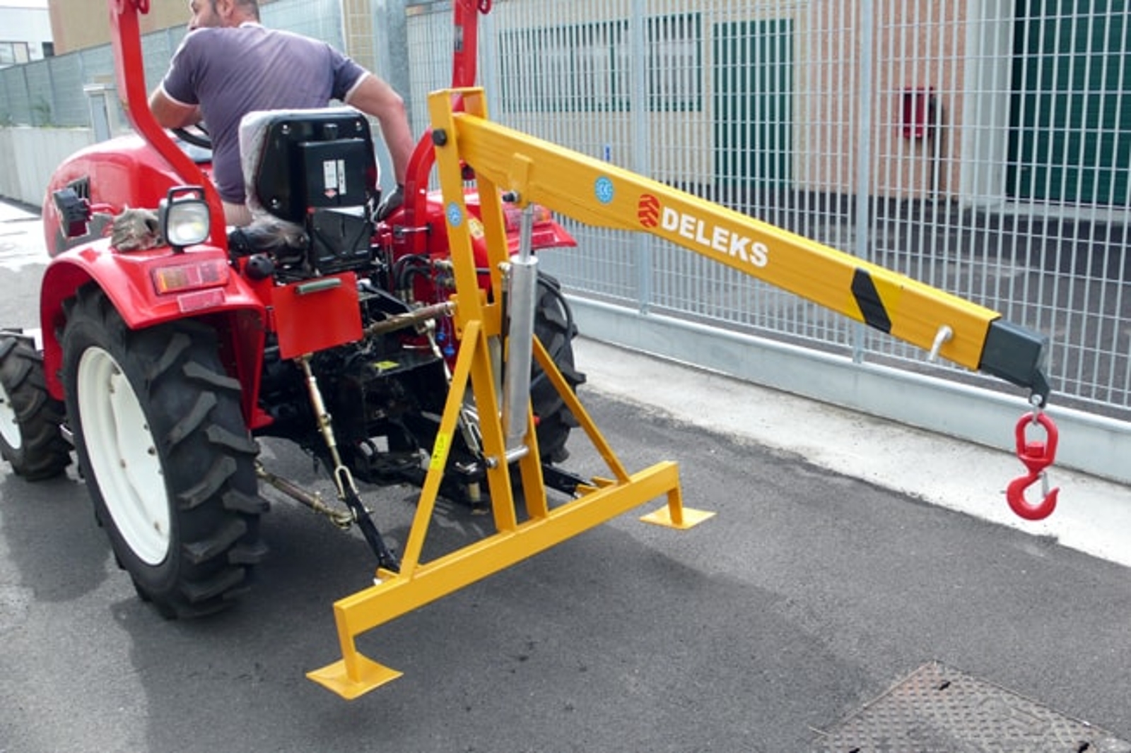 Hydraulic crane for agricultural tractor EL-500