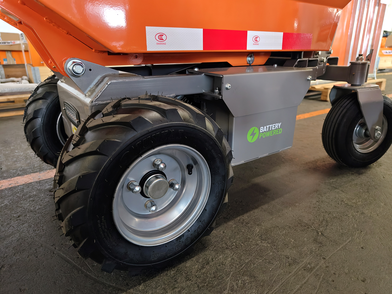100% electric wheelbarrow with dumper body with hydraulic tipping