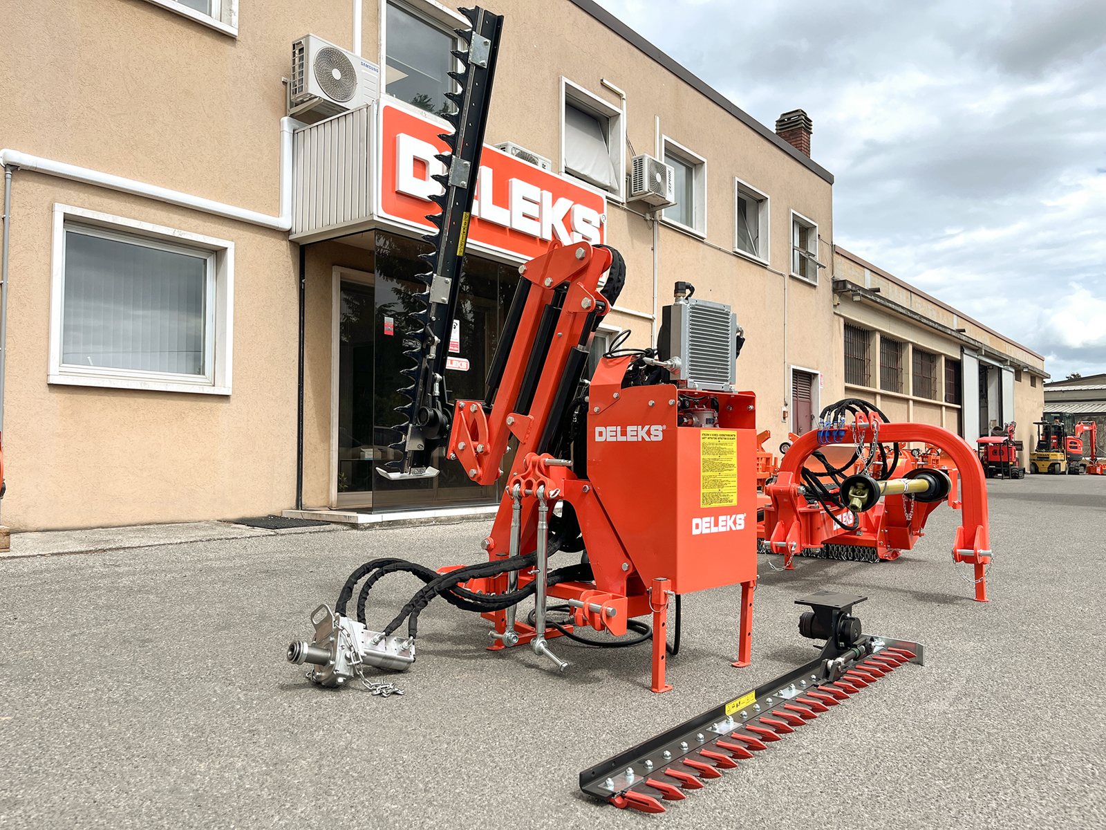 tractor mounted hedge cutter merlo